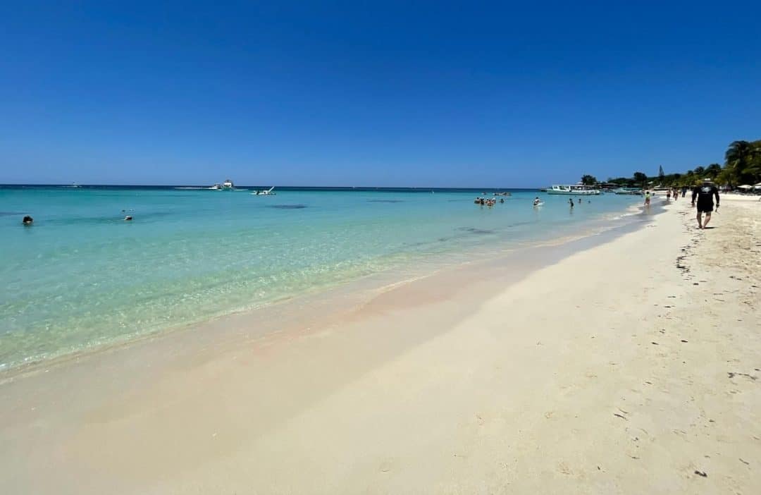 One Day in Roatan: 1 Perfect Day in This Tropical Paradise | Disha ...